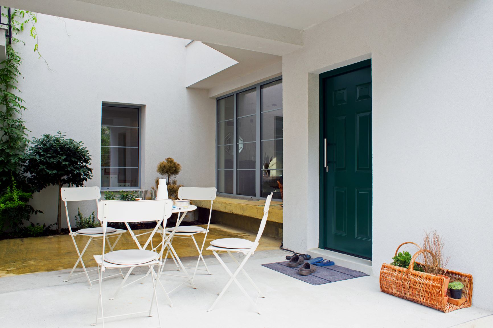 Casa cu curte interioară în Bucureştii Noi | Romanian Design Week